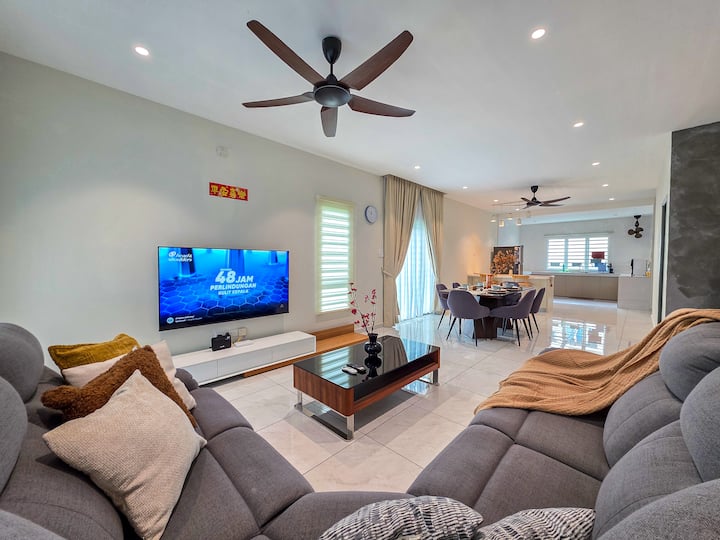 New Mantin 2 Storey Homestay 4r4b [19pax] - Mantin