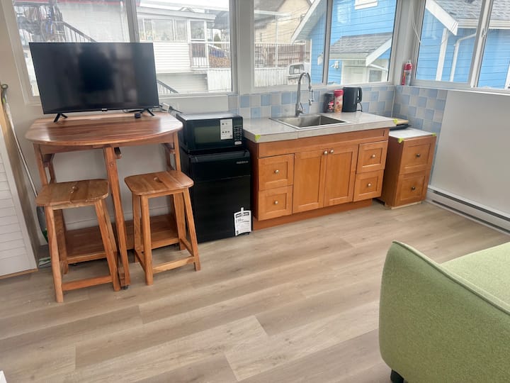Entire Suite With Private Deck - Vancouver