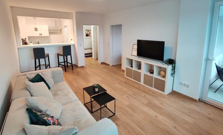 Comfort Apartment:  Serenity, Bright, City Access - Frankfurt