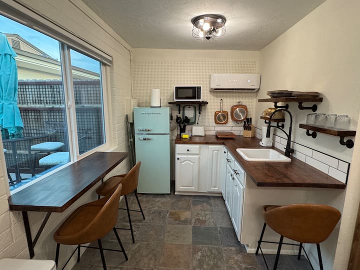 Flatiron Lookout Casita - Pool, Views & Location! - Apache Junction