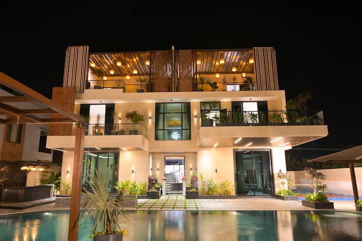 The Six Oaks Farmstay | 6br |Peaceful By Homeyhuts - Hyderabad