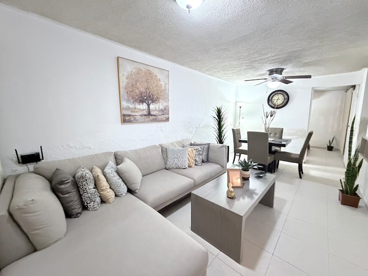 Casa Con Cochera Para Trabajadores | Familia. - Torreón