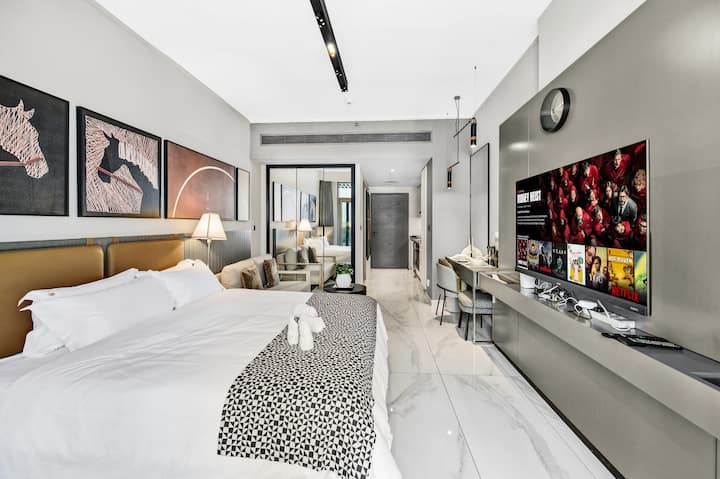 Walk To Burj Khalifa & Dubai Mall | Canal Side - Dubai