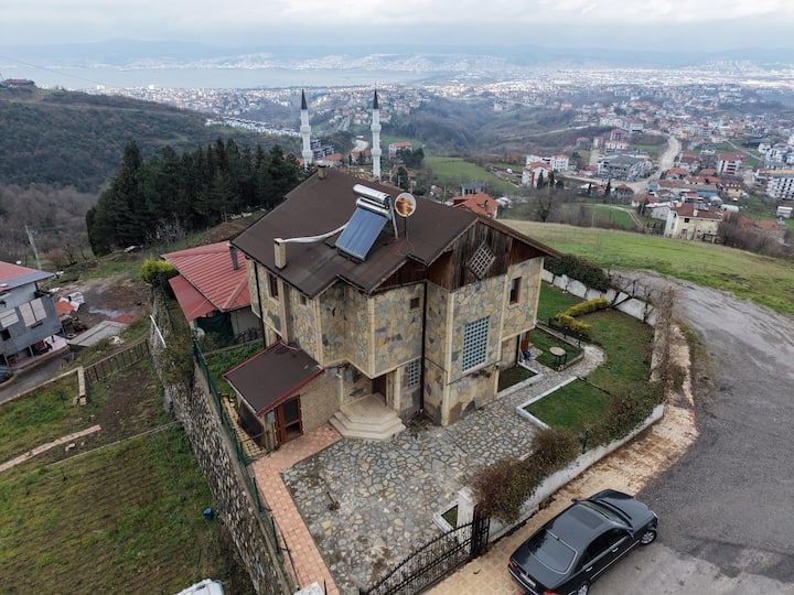 Petravilla: Orman İçInde Eşsiz ŞEhir Manzarası - Kartepe