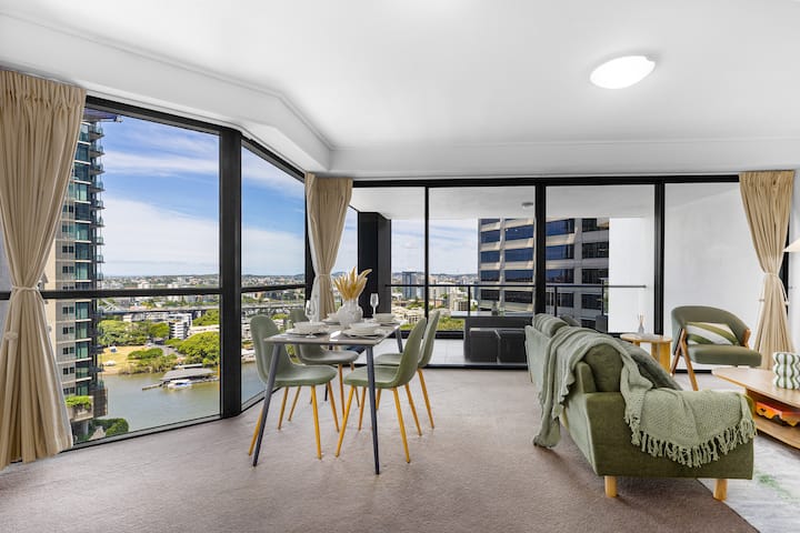 Panoramic Views 2br City Apt W/ Pool, Parking, Gym - Brisbane