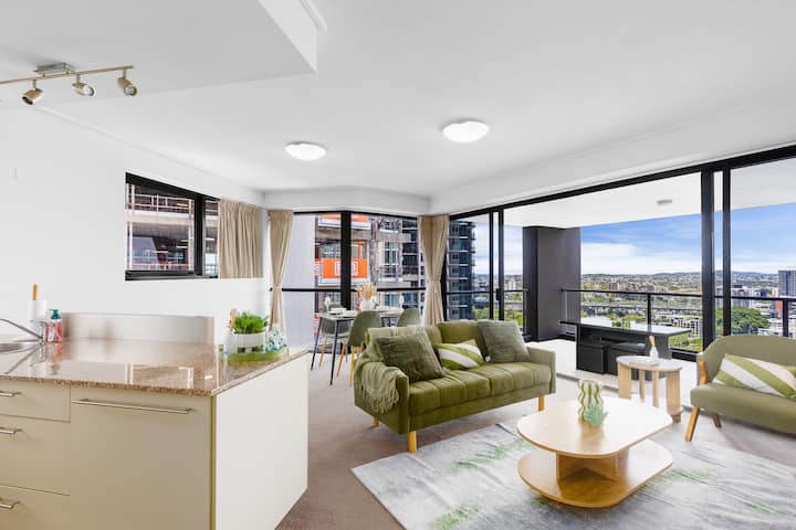 Gorgeous Views 2br City Apt W/ Pool, Parking, Gym - Brisbane