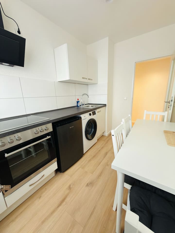Moderne 2-zimmer Wohnung Im Herzen Von Düsseldorf - Düsseldorf