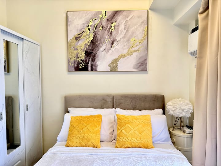 Modern And Stylish Condo -
Near Bgc And Estancia - Estancia