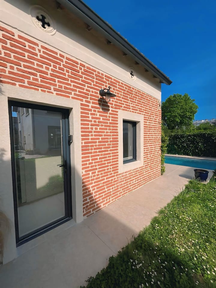 Studio Indépendant Avec Terrasse - Ibis Styles Toulouse Centre Canal du Midi