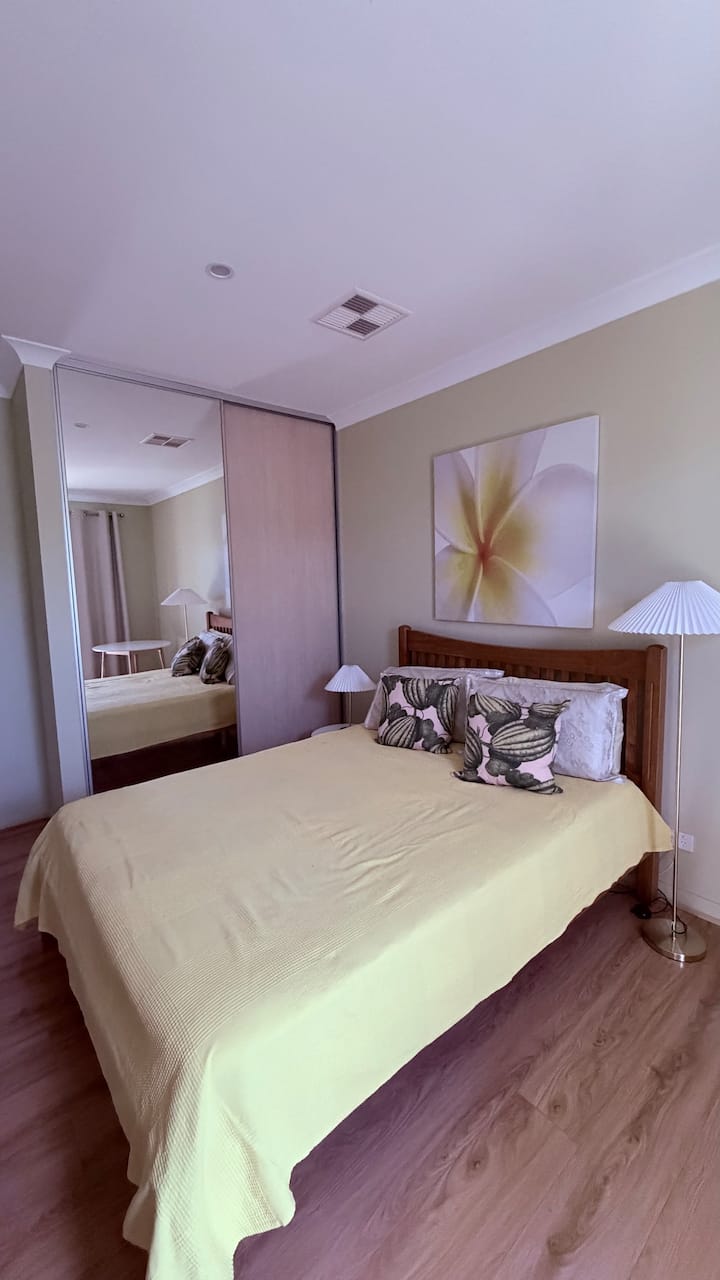 Bright New Small Studio With Kitchen - Blackwood