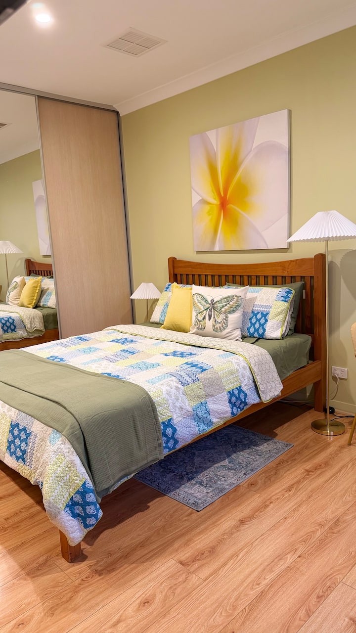 Bright New Small Studio With Kitchen - Blackwood