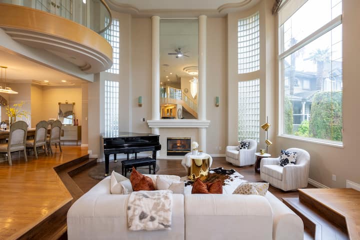 Spacious Burnaby 4br | 3 King Beds | Near Sfu - New Westminster