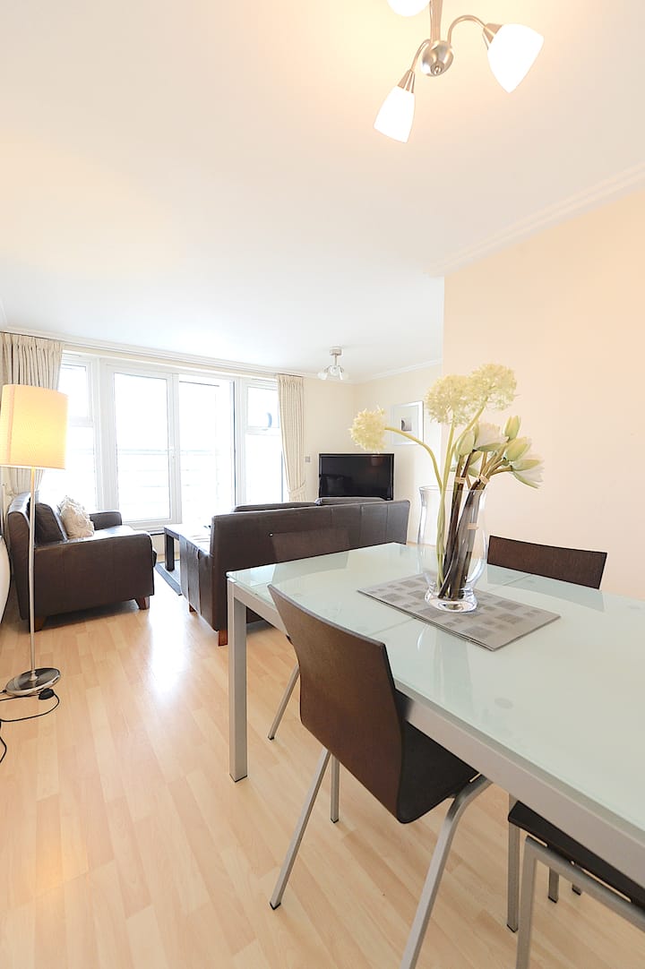 12th Floor Apartment With Stunning Views - Woking