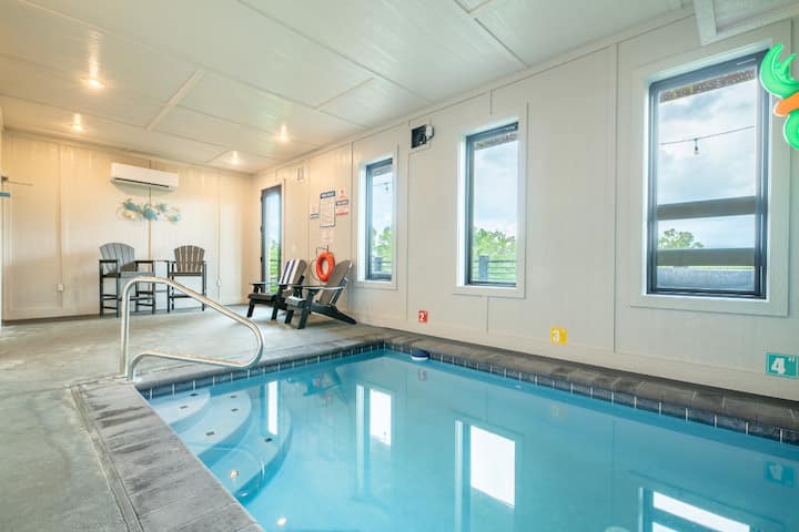 Spacious 4bd+loft Near Town | Hot Tub +Pool +Sauna - Tennessee