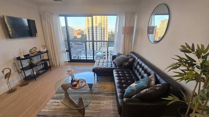 Citylife Lux On Queen: A/c/pool/gym/parking Avail - Auckland