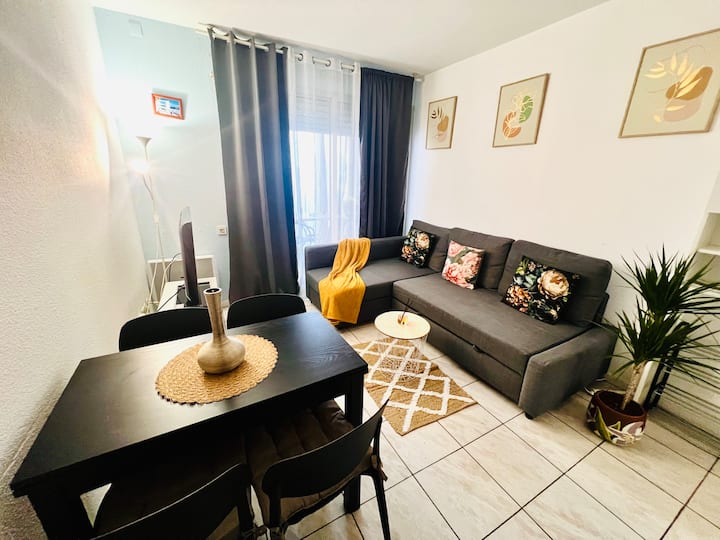 Apparemment Avec La Piscine - Sète