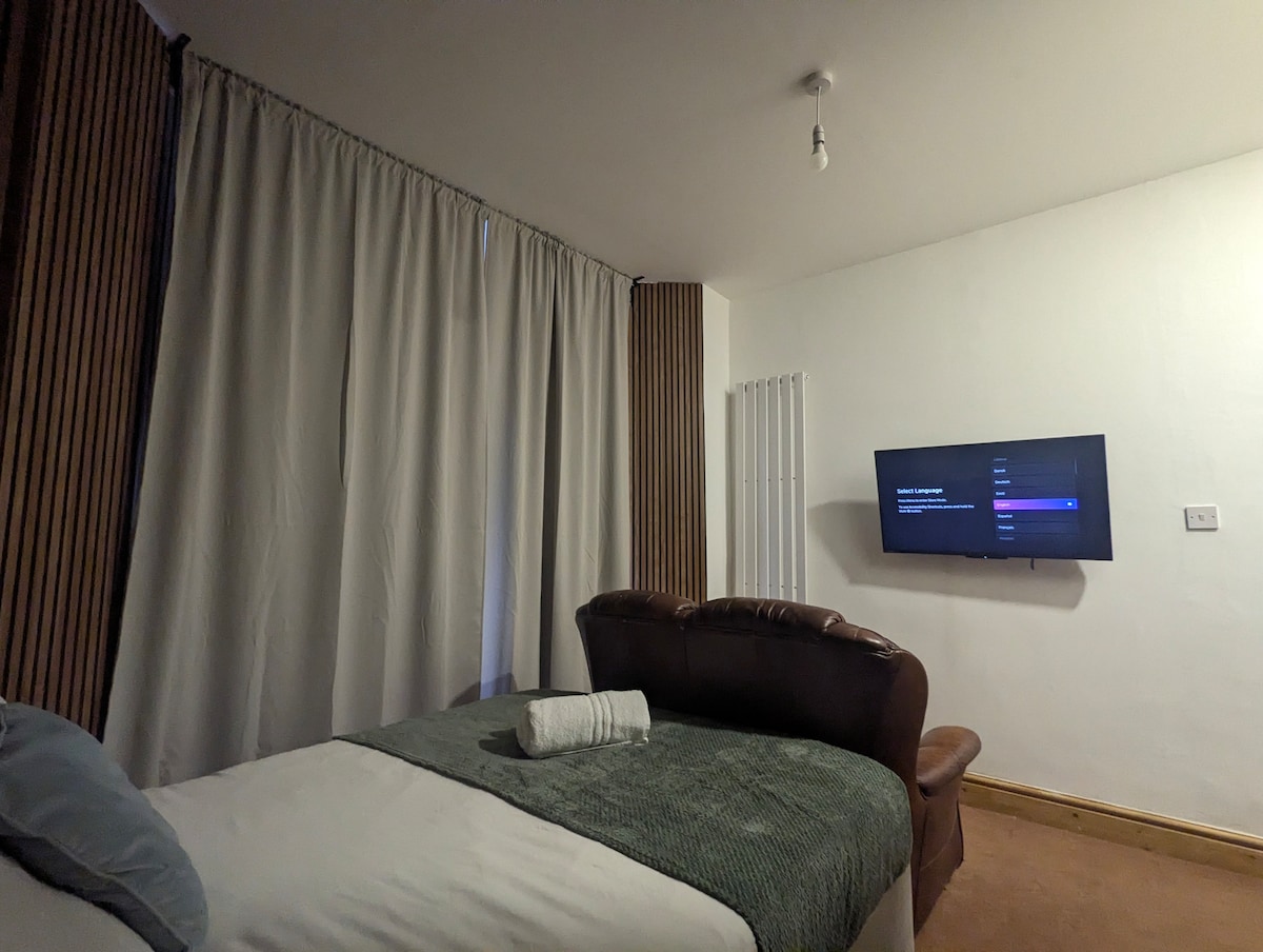 Inner-city Bedsit 1 - Flats for Rent in Cardiff, Wales, United Kingdom ...