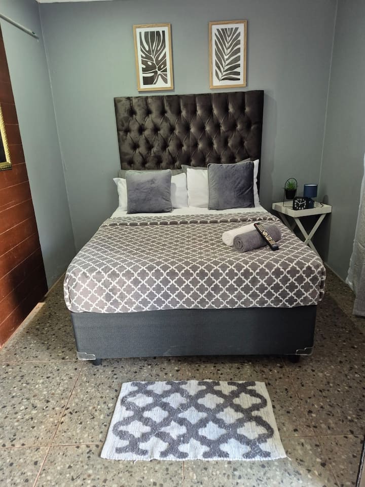 Cool Cave B&b - Postmasburg