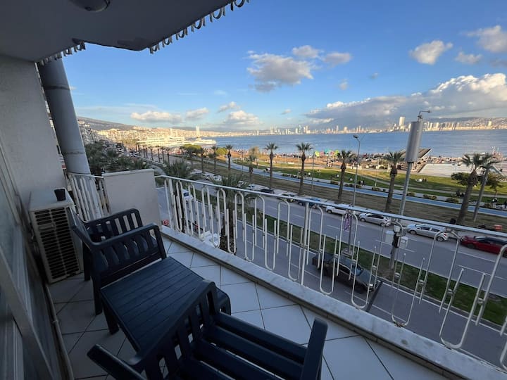 Deniz Manzaralı Apart Kalabalık Gruplara Uygun - Buca