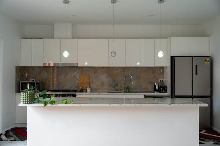 Modern 3br Ground Floor Suite |2022| Private Entry - Dandenong