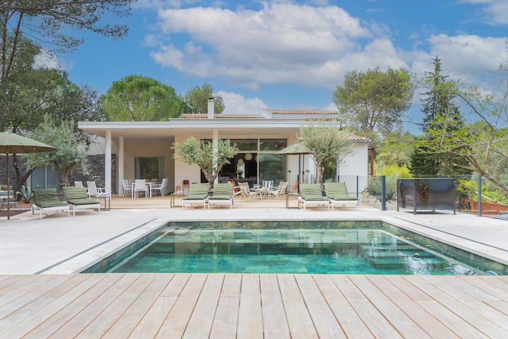 Villa Des Terres Avec Piscine - France