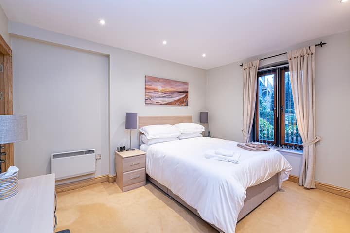 Foregate Street By Guestz - Chester, UK