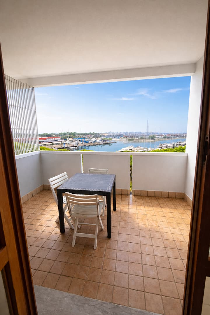 |Aprilia Breeze| Piscina Con Magnifica Vista Porto - Bibione