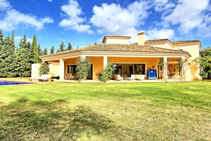 Spacious Villa With Pool In Sotogrande - San Roque