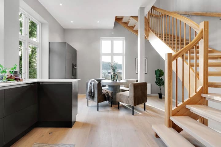 Modern Apt W/ Balcony & Parking Near Center - Bergen