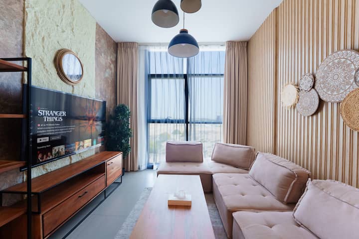 Stylish 1br Desert Retreat With Pool & Parking - Sharjah