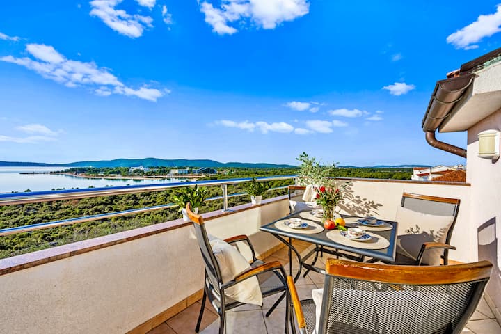 Ethereal Views L Jacuzzi L King-size L Ac L Sauna - Brodarica