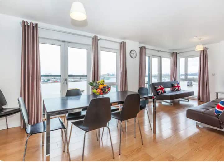 Family Friendly 3 Bedroom Flat O2 Excel, Greenwich - Londra