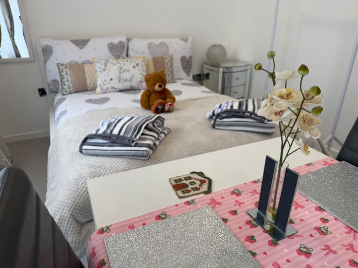 Cosy Central Studio W/ Parking | Walk Everywhere - Canterbury