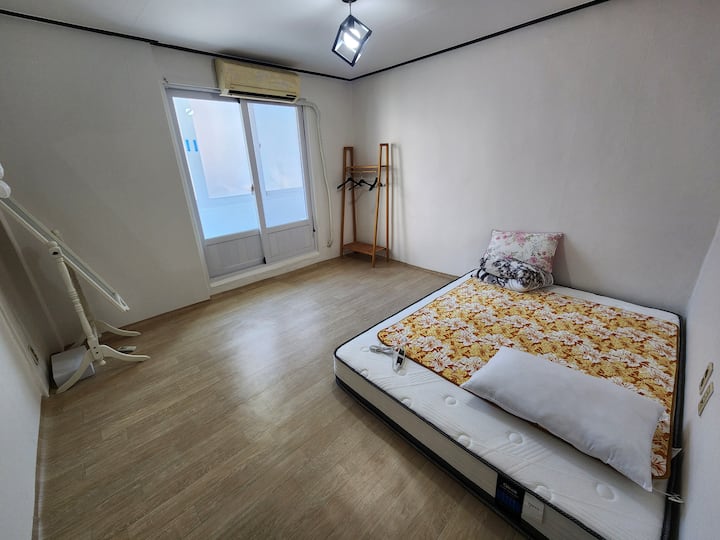 50평 쓰리룸 청결새집 다수수용 - 연일읍