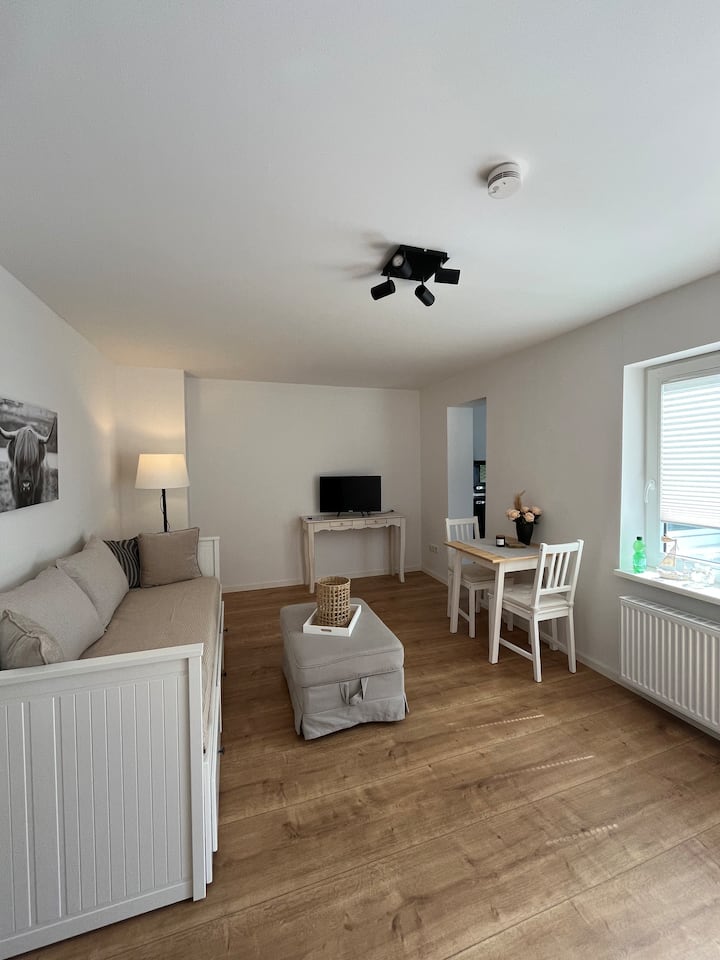 Schöne, Frisch Renovierte Helle Wohnung - Brake