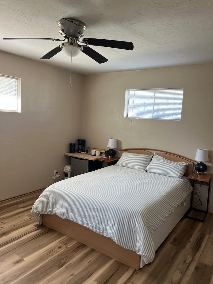 Simple Säng - Redding, CA