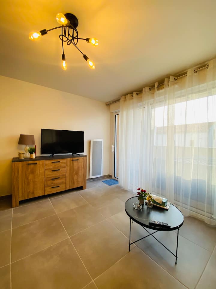 Jf Immo - Apt Neuf Climatisé 6 Couchages + Parking - Vias