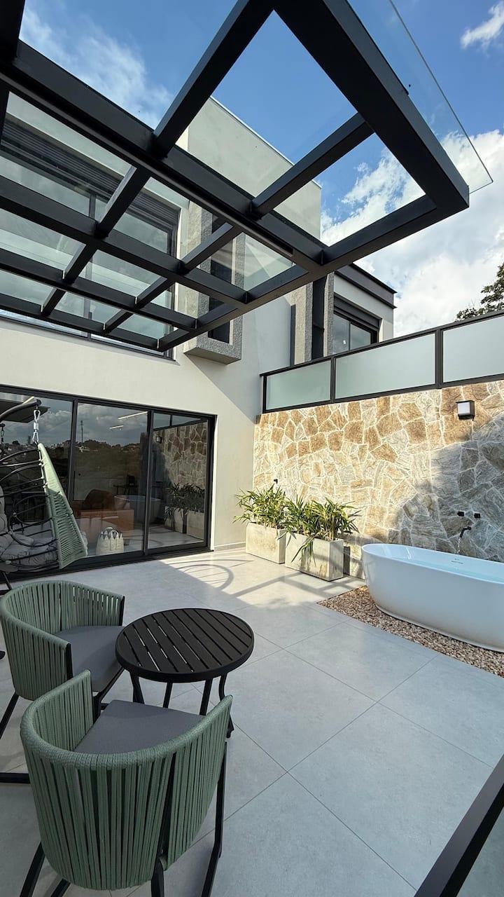 Loft Luxo Para Casal Com Banheira Aquecida - Socorro, Brazil