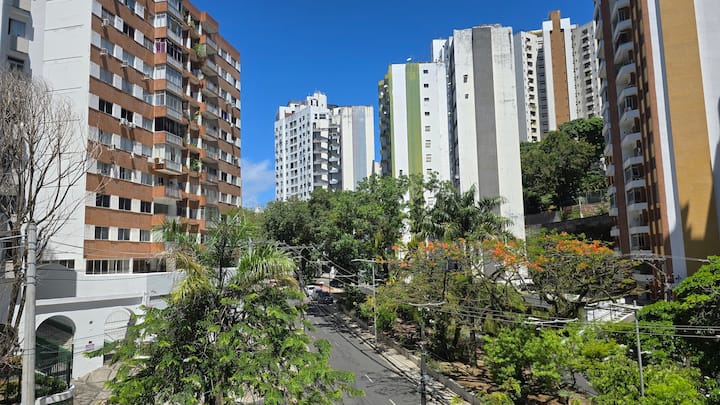 Apt Salvador Jardim Apipema. - Barra, Brazil
