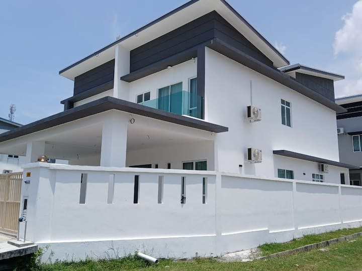 100+ Homestay Sekinchan Semi-d Karaoke & Bbq 15pax - Sekinchan