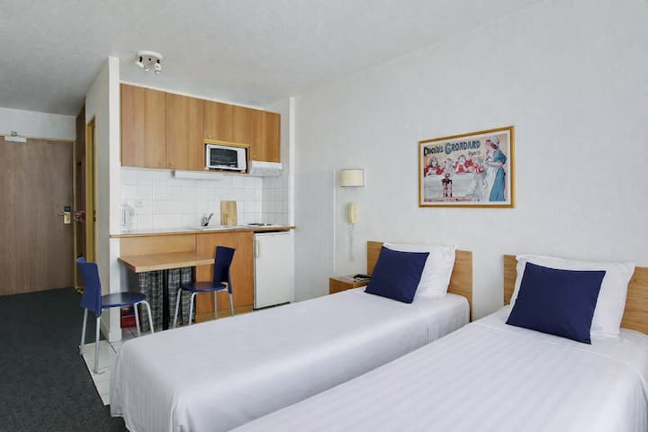 Paris Les Lilas | Studio With Twin Beds - Les Lilas