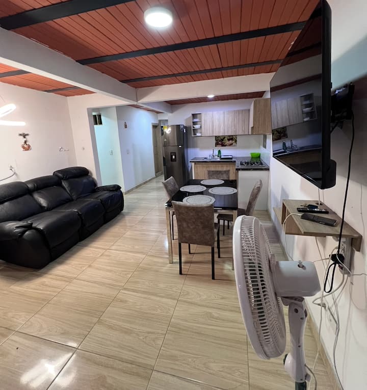 Hogar Acogedor 2 Pisos, Terraza Para Mascotas - Buga