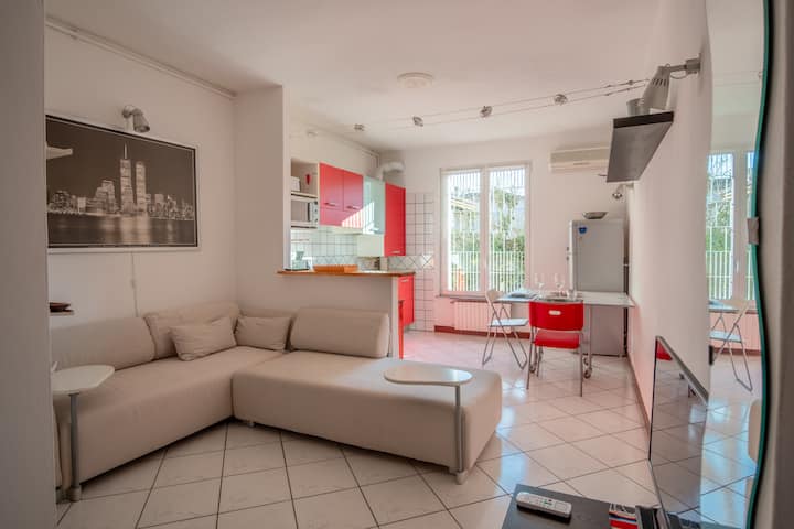 Guesthost - Cozy Flat Close To The Center - Piacenza