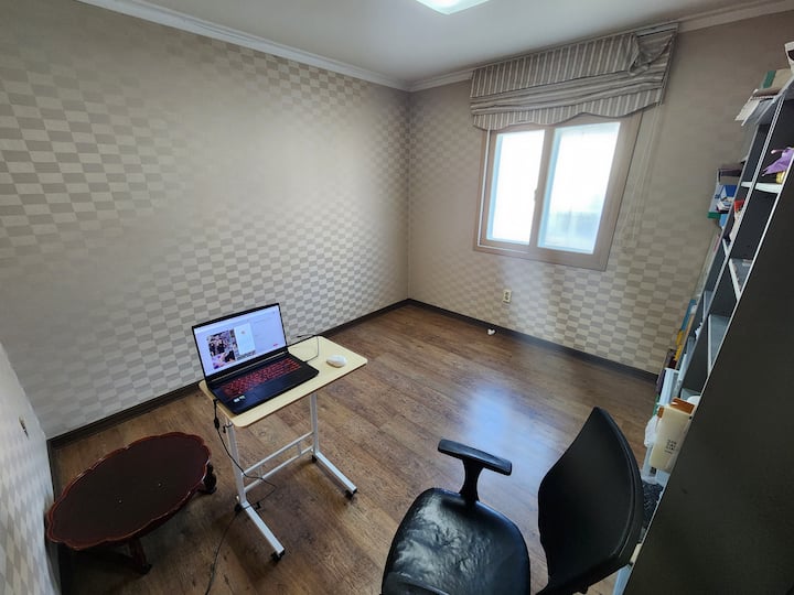 게하방 최대2인 입실가능
침구류 다드립니다.  샤워실공용 - 연일읍