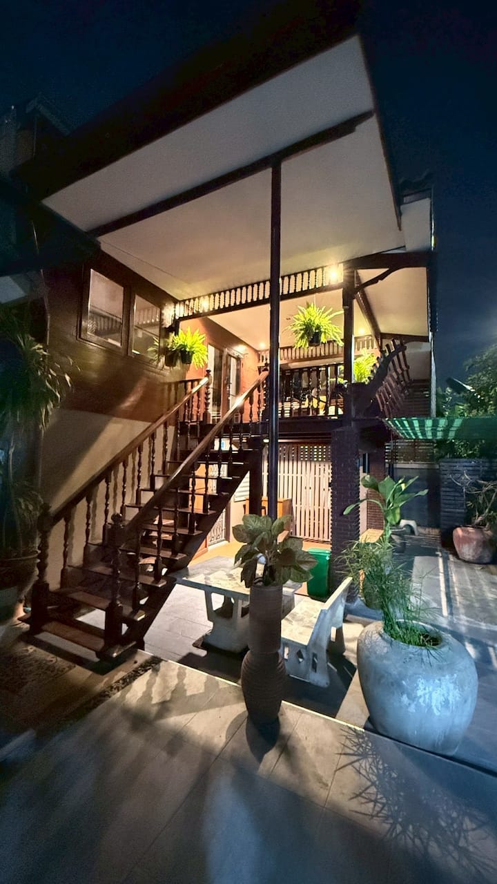 Private Heritage Thai Home Behind Wat Arun Mrt - Bangkok Noi