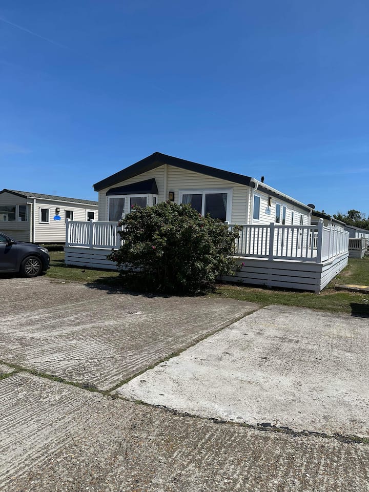 M629 - A 3 Bedroom Lodge With Veranda Pet Friendly - Camber Sands