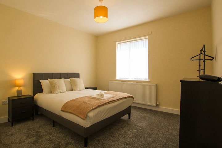 New! 4 Bedroom Contractor House Near Shotton Mill - 몰드