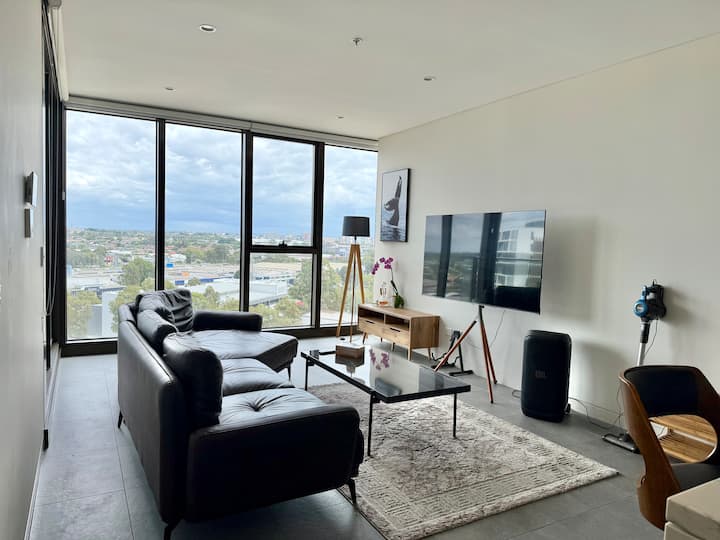 Pristine 1br | 5m Walk To Accor | Pool, Gym, Bbq - Auburn