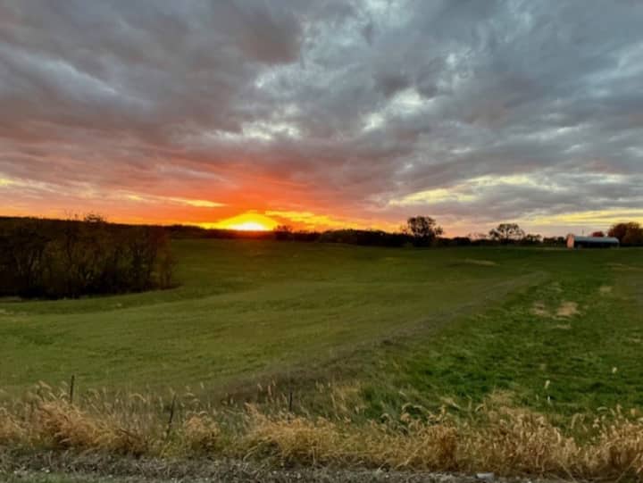 Country Charm And Stunning Sunsets, Near The City - Malvern, IA