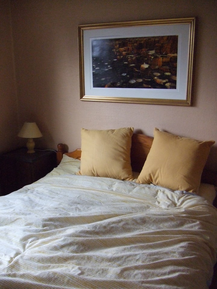 The Yellow Room At Hillside Retreat - Bakewell